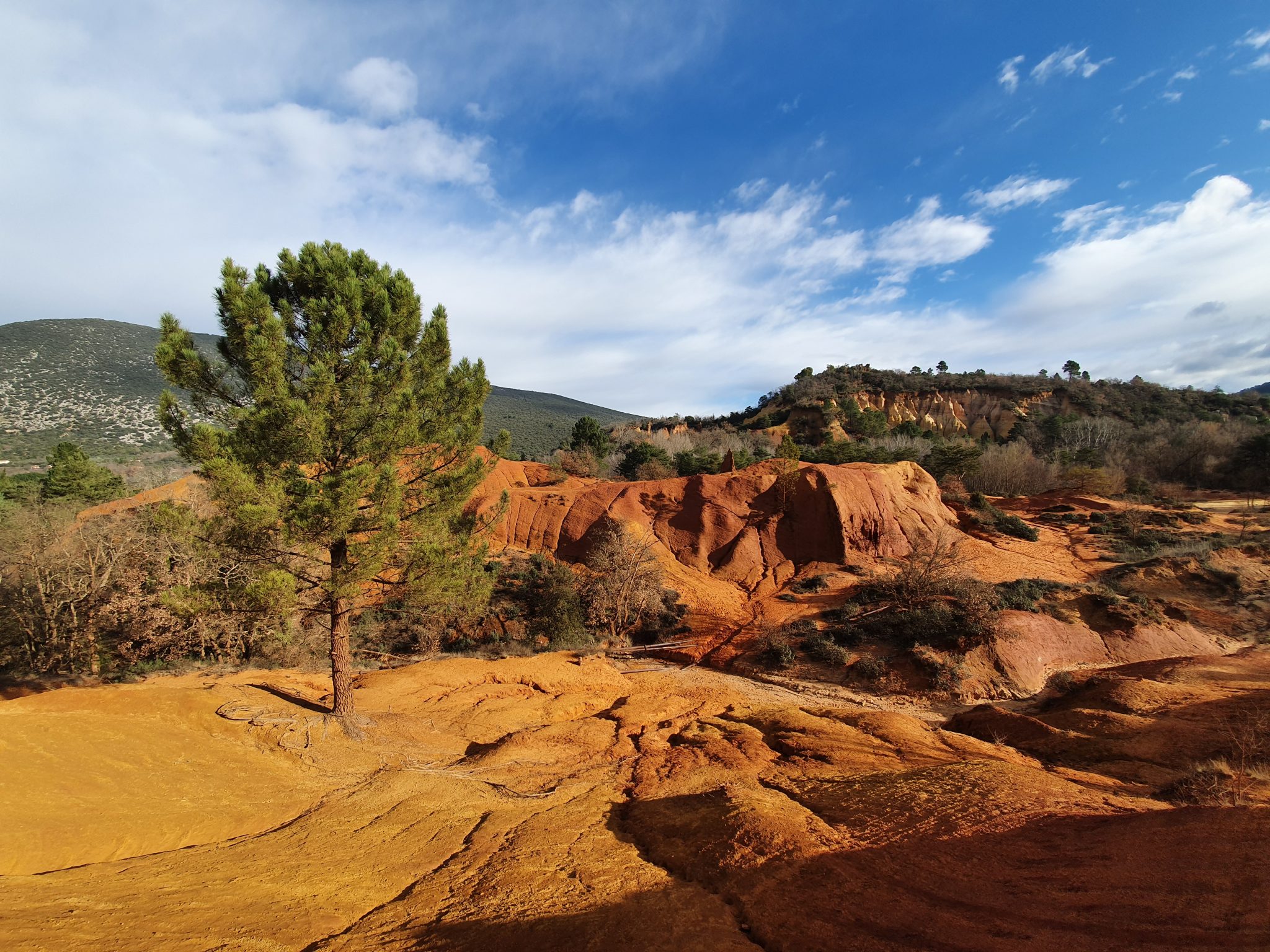 Balade dans le Colorado Provençal à Rustrel - OpenMind